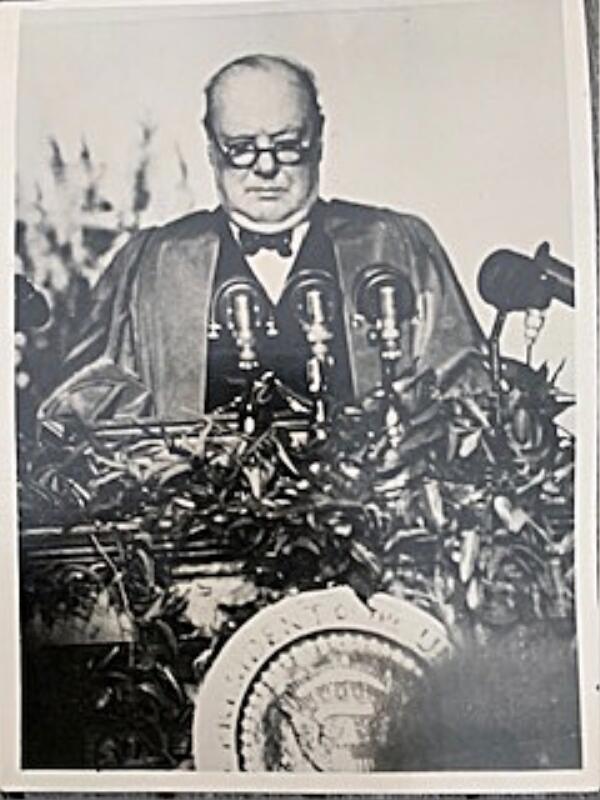 Four orig. b/w press photographs of Sir - auctions & price archive