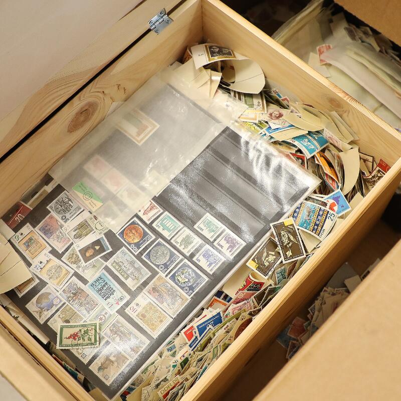 DDR. Comprehensive lot in 3 large boxes - auctions & price archive