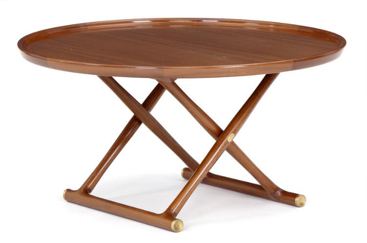 Mogens Lassen: “Egyptian table”. A mahogany coffee table. Circular top ...