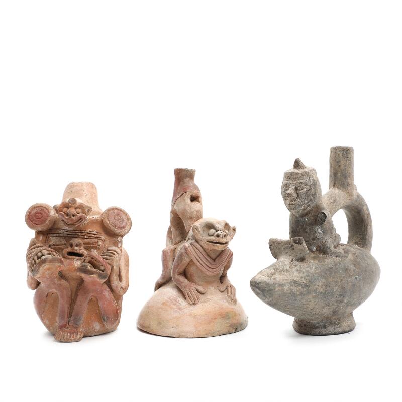 Three pre-Columbian pottery vessels. Chimú culture. Peru. H. 15-18 cm ...