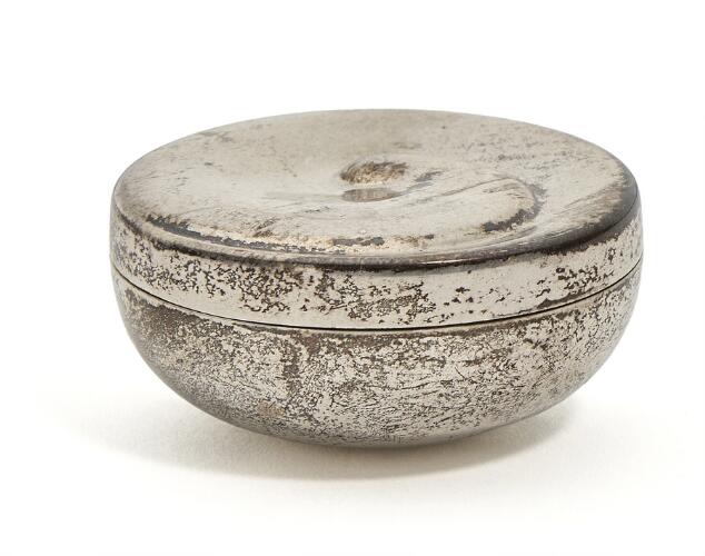 Vivianna Torun Bülow-Hübe: A sterling silver pillbox. Weight 23 g. H. 2 ...