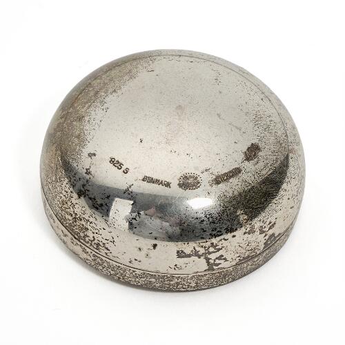 Vivianna Torun Bülow-Hübe: A sterling silver pillbox. Weight 23 g. H. 2 ...